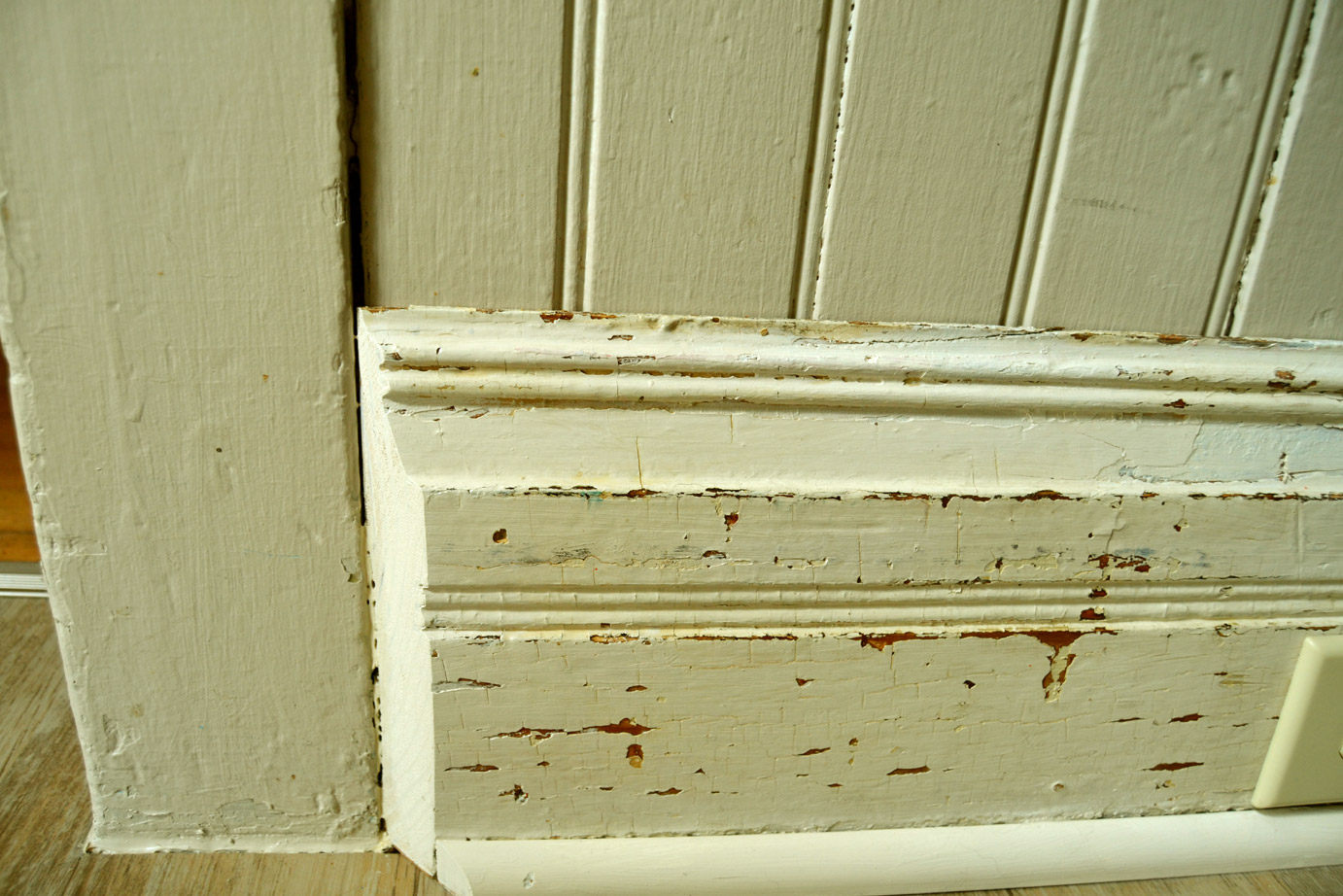 Saturdays Vintage Finds: Vintage Baseboard In My Kitchen