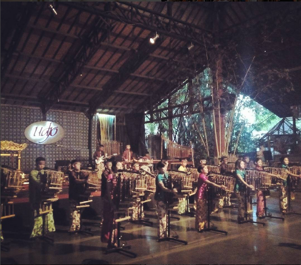 Tourist Destination in Bandung - Saung Angklung Udjo | Tours de Indonesia