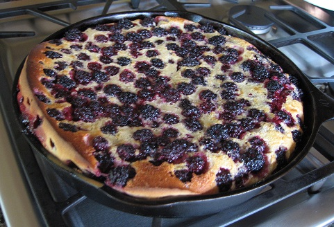 Bisarbeat: Blackberry Clafouti - Blackberry Pudding Cake