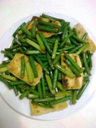 rainbowdiary: Recipe - Garlic Sprout Stir Fry With Bean Curd