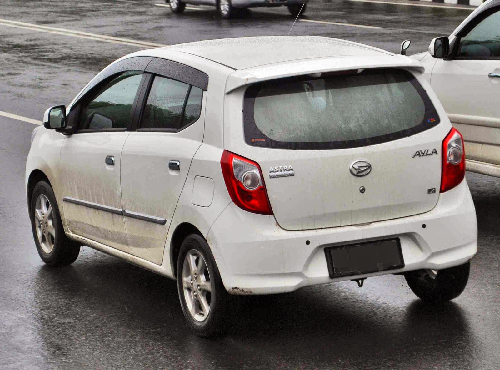 Harga Mobil Ayla Terbaru 2014 ~ GoMobil