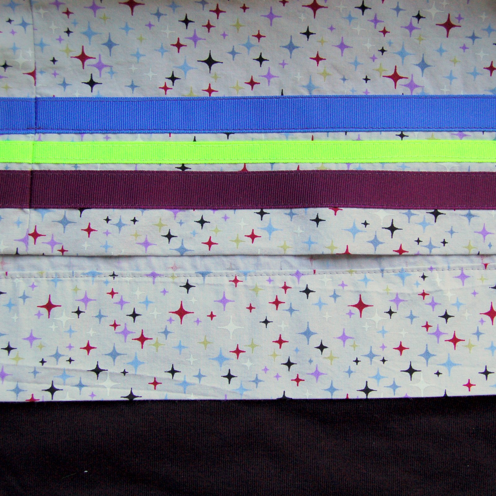 Sewing Like Mad: Sewing with grosgrain ribbons.