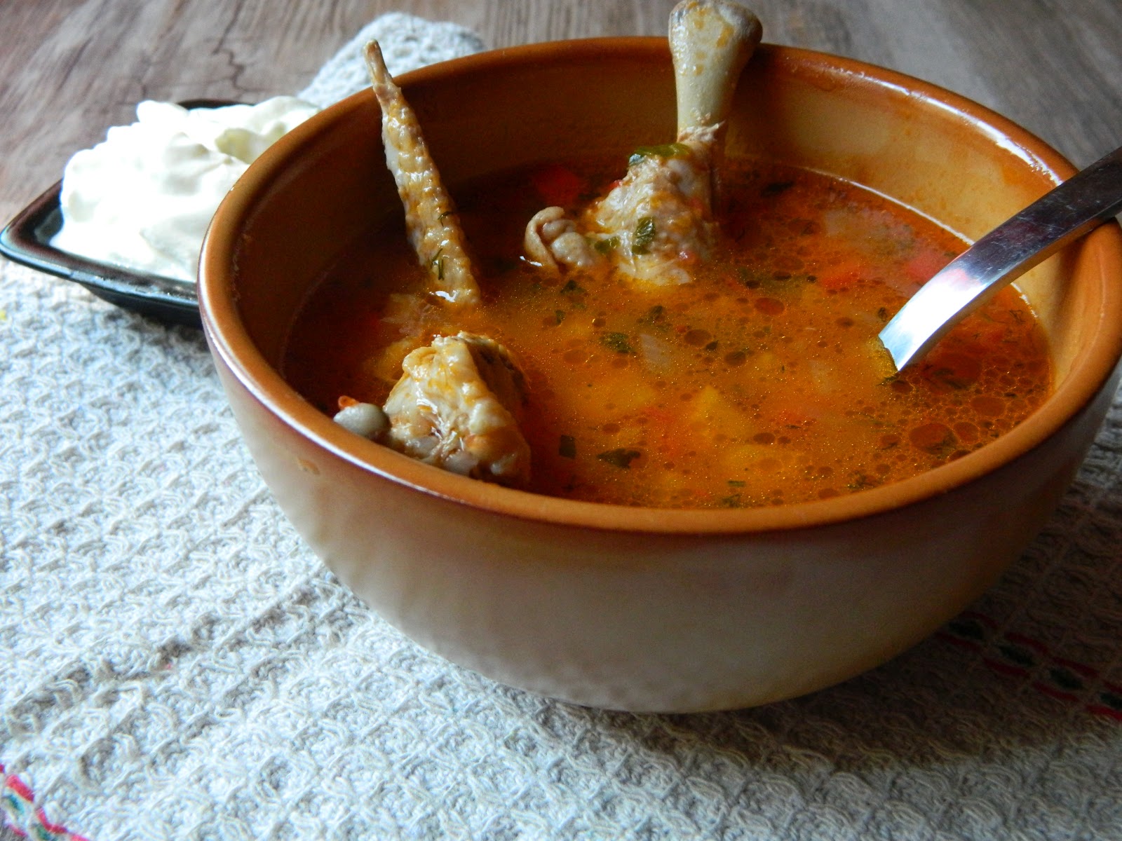 Weekend Passion: Bors taranesc cu aripi de pui