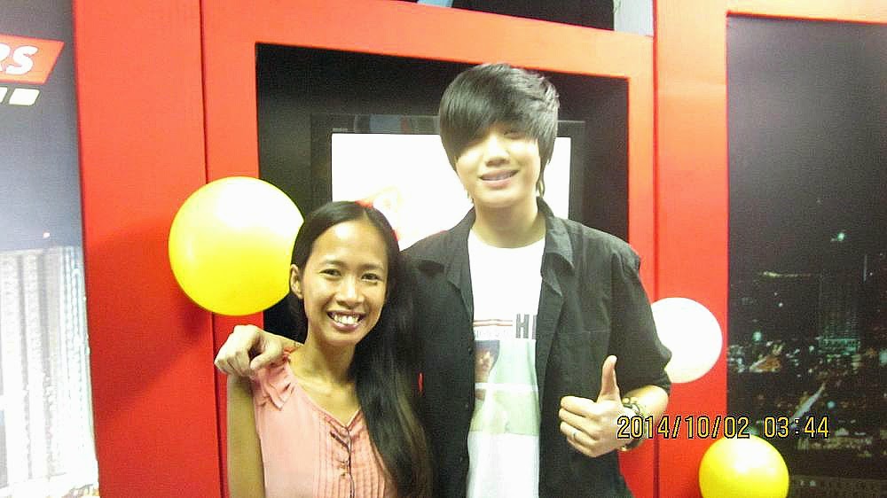 Kaye Cal Performs at Liv Co's Storyahe