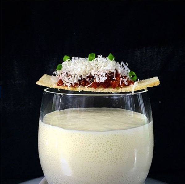 Así se come en Granada.: Espuma de queso crema con jamón y queso