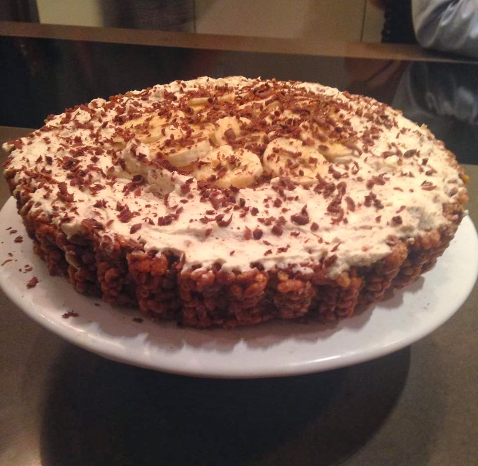 Rice Krispies kaka með marsi og bananarjóma