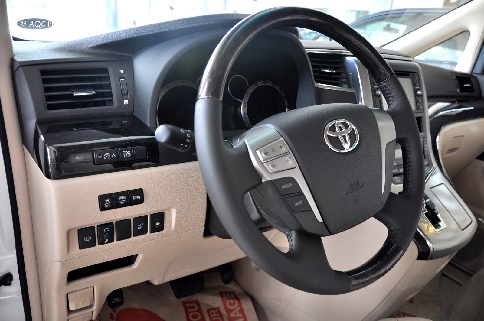 So, What's Inside a Toyota Alphard? [Photos] ~ Cheftonio's Blog