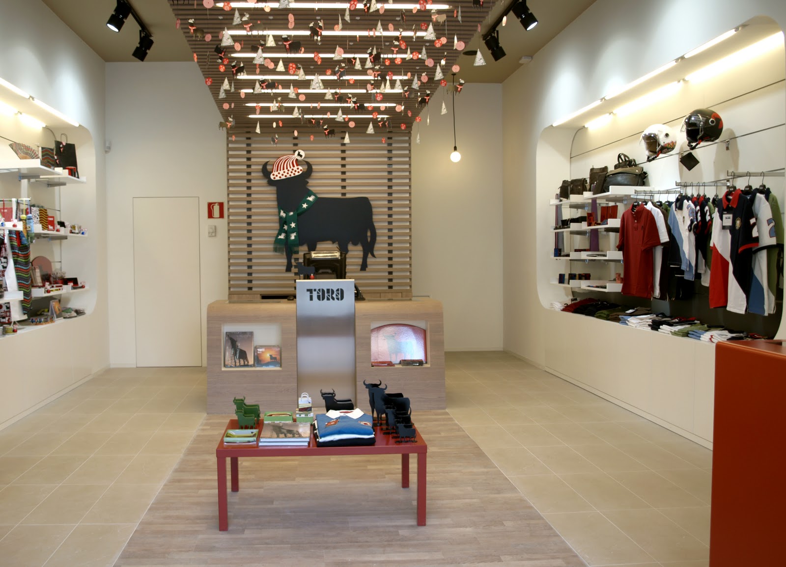 Sobre el albero: Toro Store abre sus puertas en Salamanca