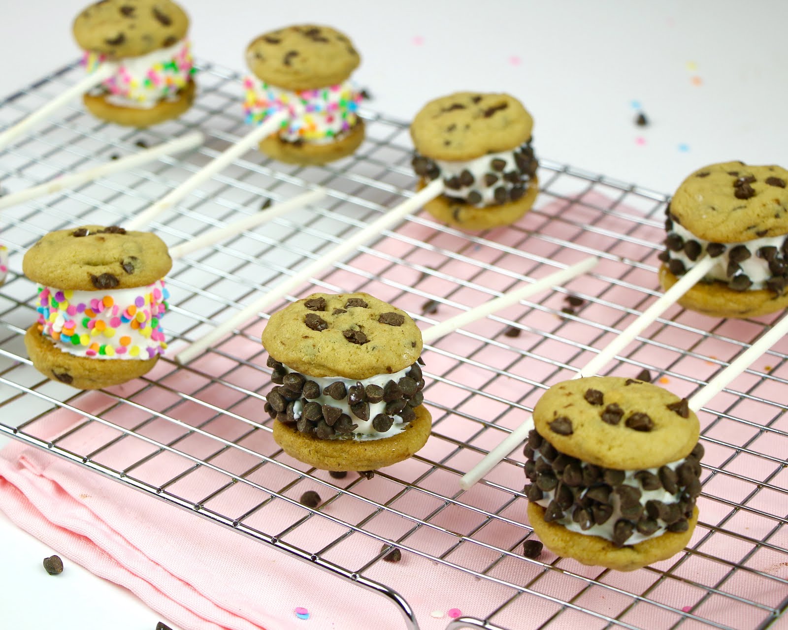 {VIDEO} Mini Chocolate Chip Cookie Pops - The Lindsay Ann