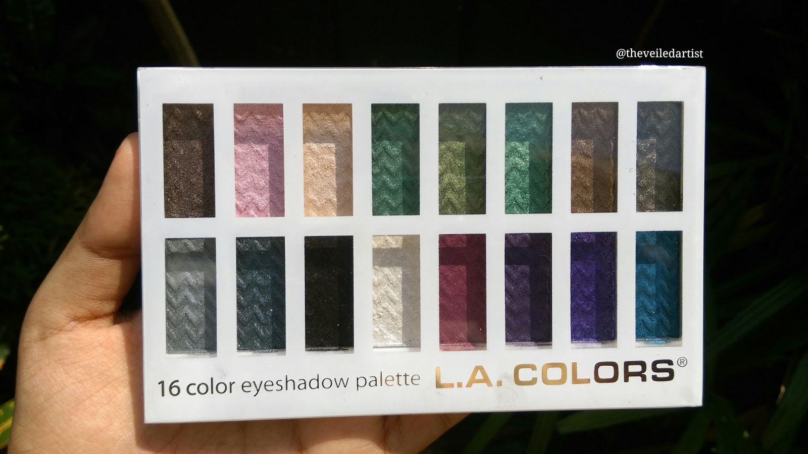 LA Colors 16 Color Eyeshadow Palettes in Smokin' and Haute review and ...