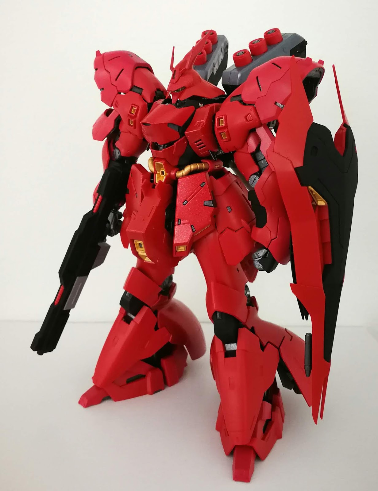 Gunplanerd: [Kit Insight] Bandai RG 1/144 MSN-04 Sazabi (Painted Build)