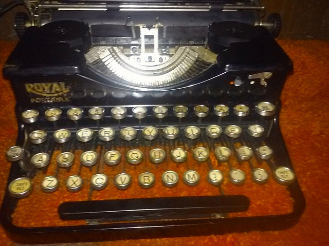 Royal Typewriters: Royal Portable Typewriters, 1926-1986