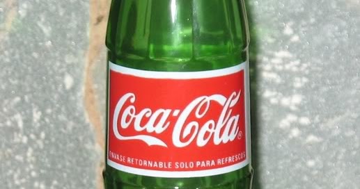 santiago30caballeros.com: La botella de Coca-Cola era originalmente verde.
