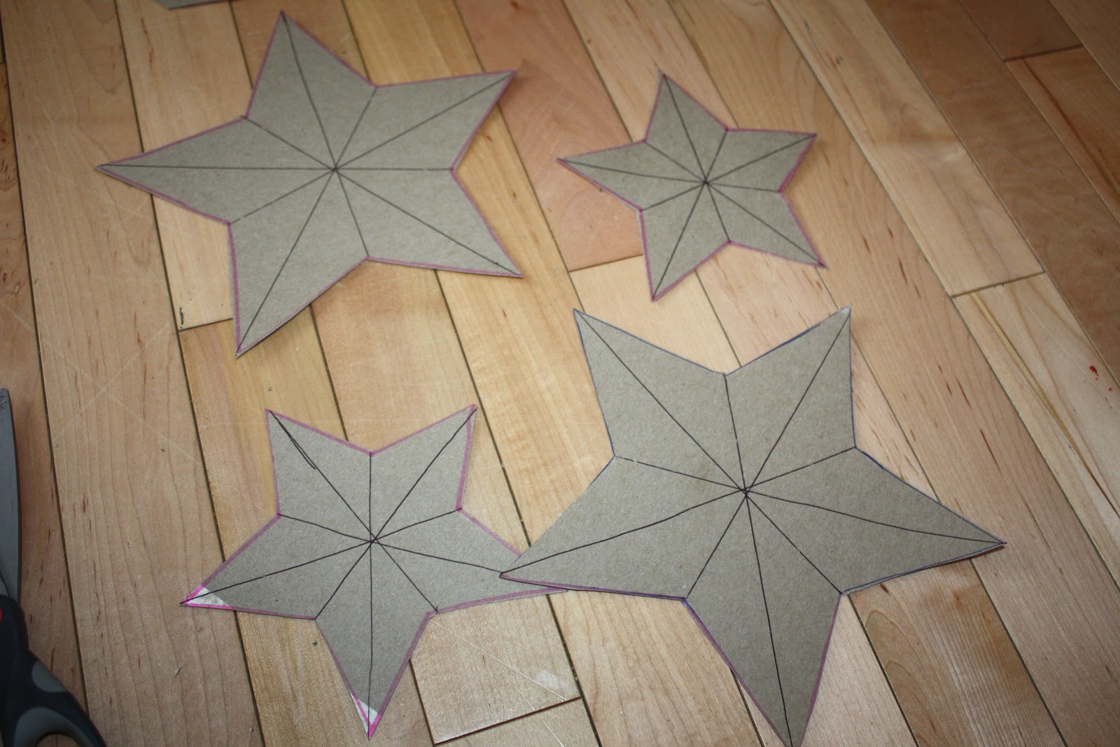 She Re-Purposed It: DIY 3D Stars (a tutorial)