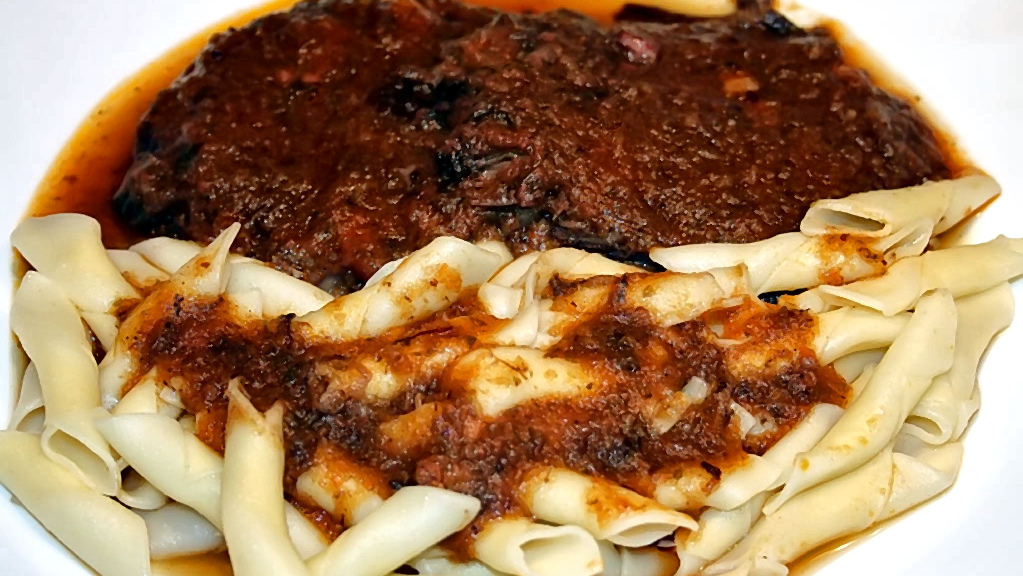 Tra Fiume e Trieste: La "pastizada dalmata" raccontata da Enzo Bettiza