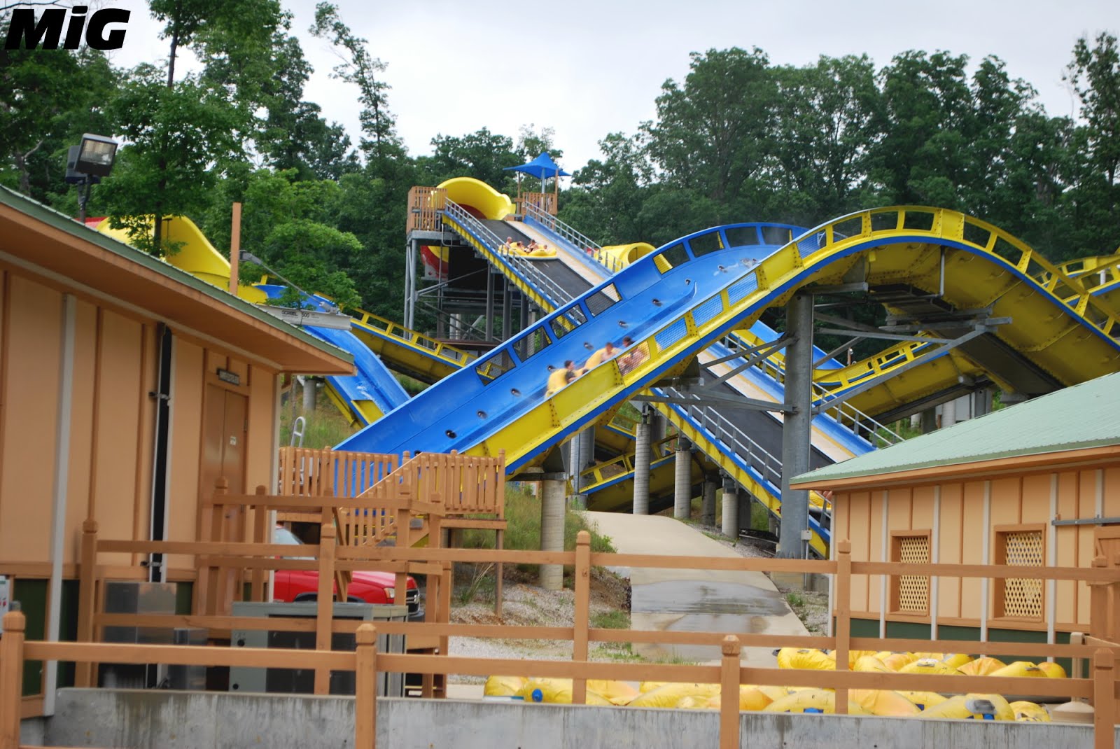 MidwestInfoGuide: Splashin' Safari