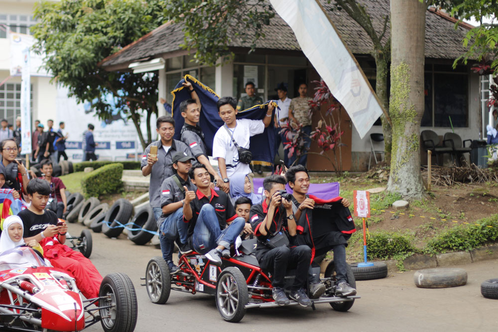 KMLI KOMPETISI MOBIL LISTRIK 2017. LAPORANNYA JALANNYA KOMPETISI DAN ...