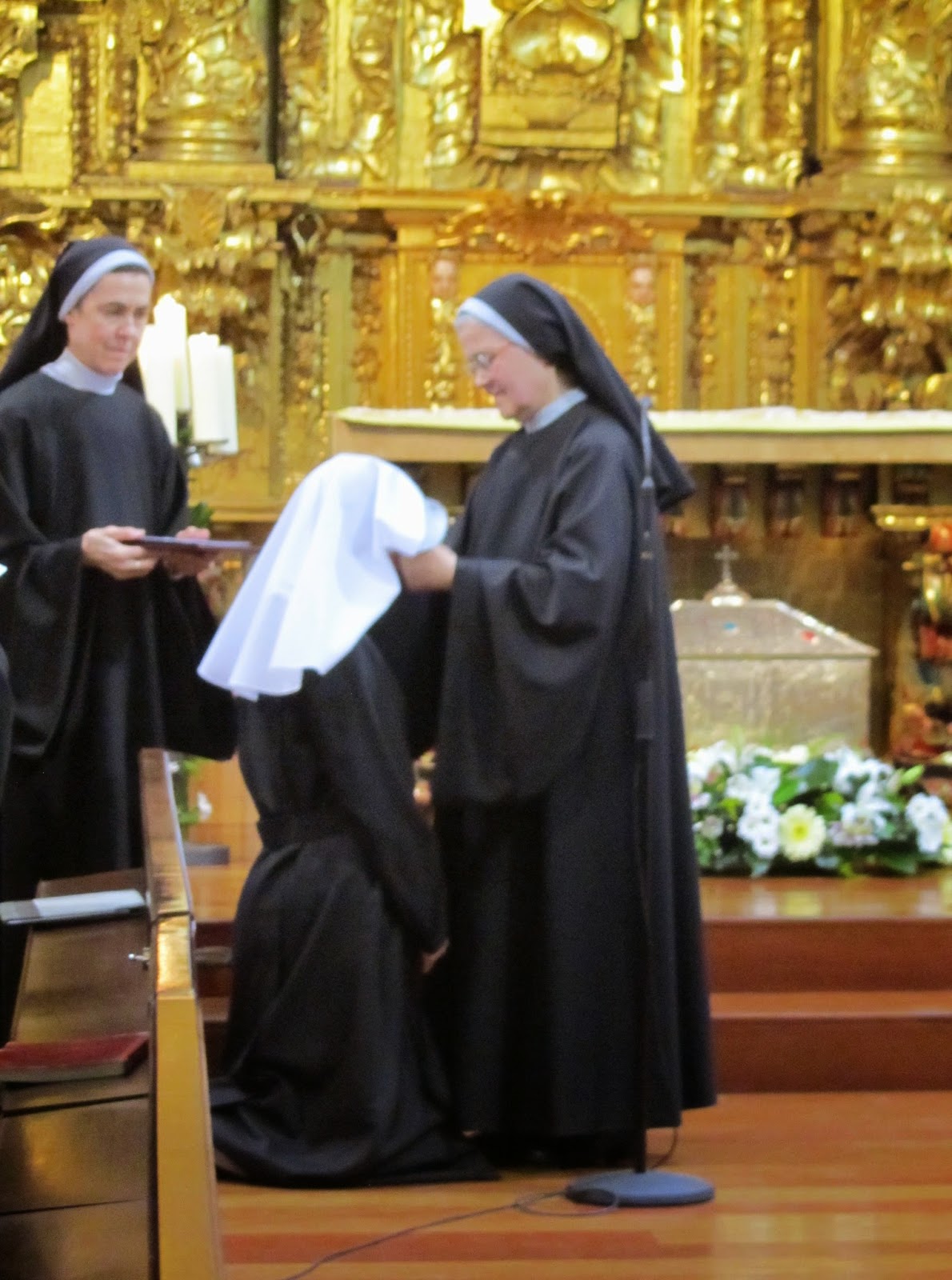 Monasterio de Monjas Sta María de Carbajal : TOMA DE HÁBITO DE UNA ...