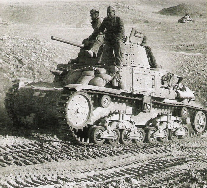 L'arte di rendere in piccolo i grandi eventi della Storia: M 13/40 ...