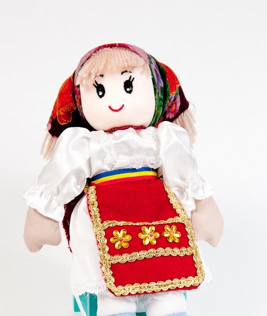 Artizanat Souvenir Cadouri: Papusi din material textil in port popular