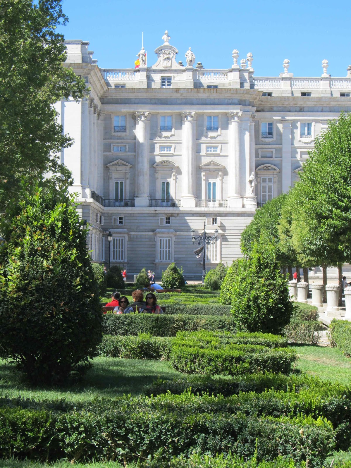 Invest Profit: The Royal Palace