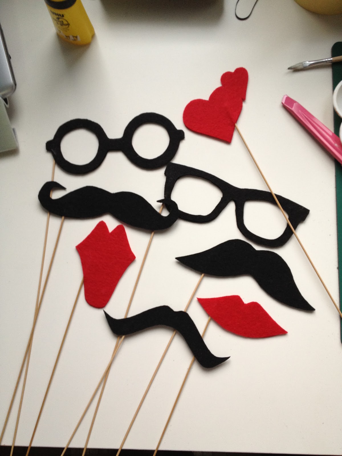 Dreams Have No Boundaries: Photobooth Props - DIY part 2