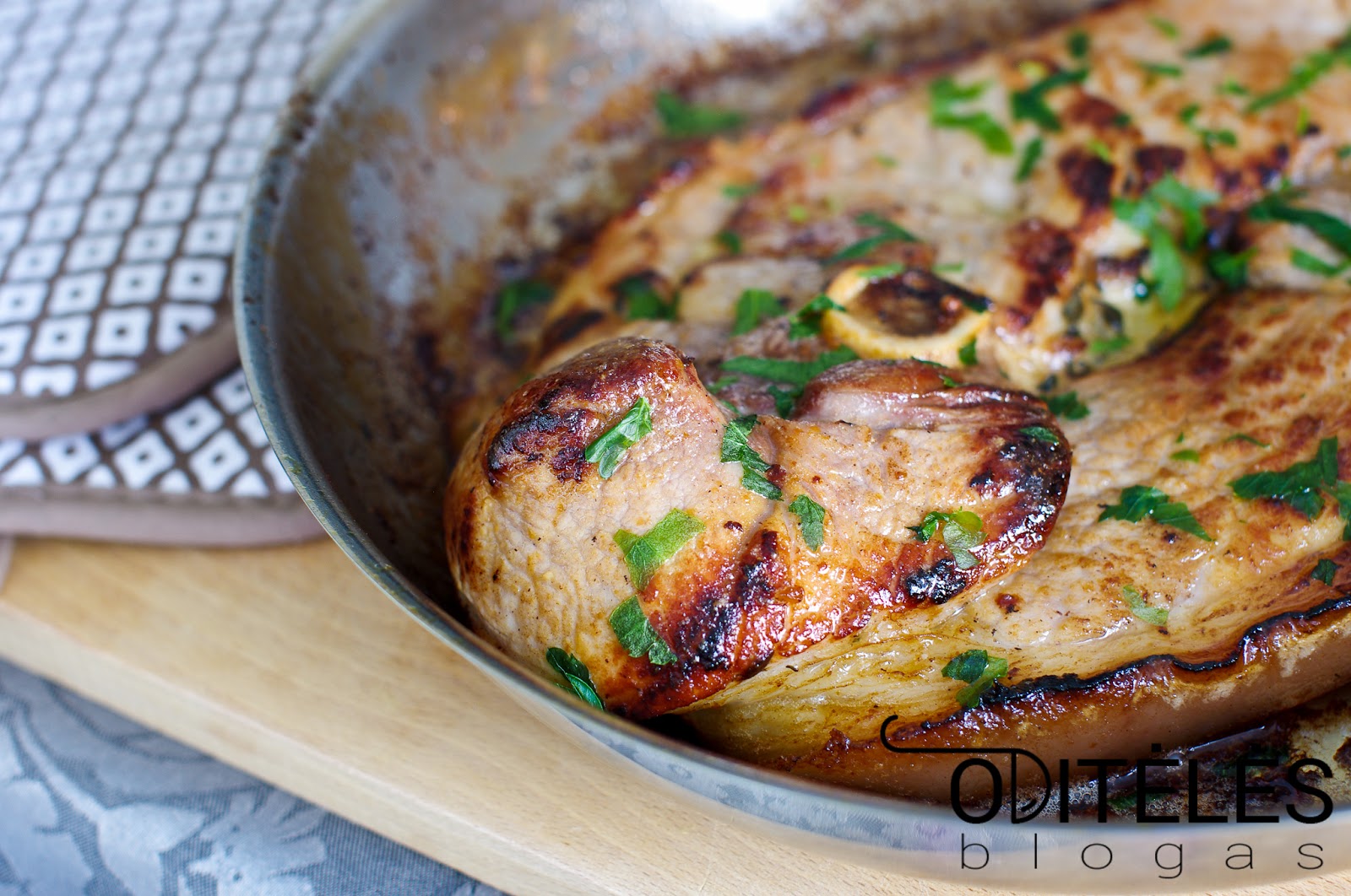 Oditėlės blogas: ORKAITĖJE KEPTAS KIAULIENOS KUMPIS SU KAULU