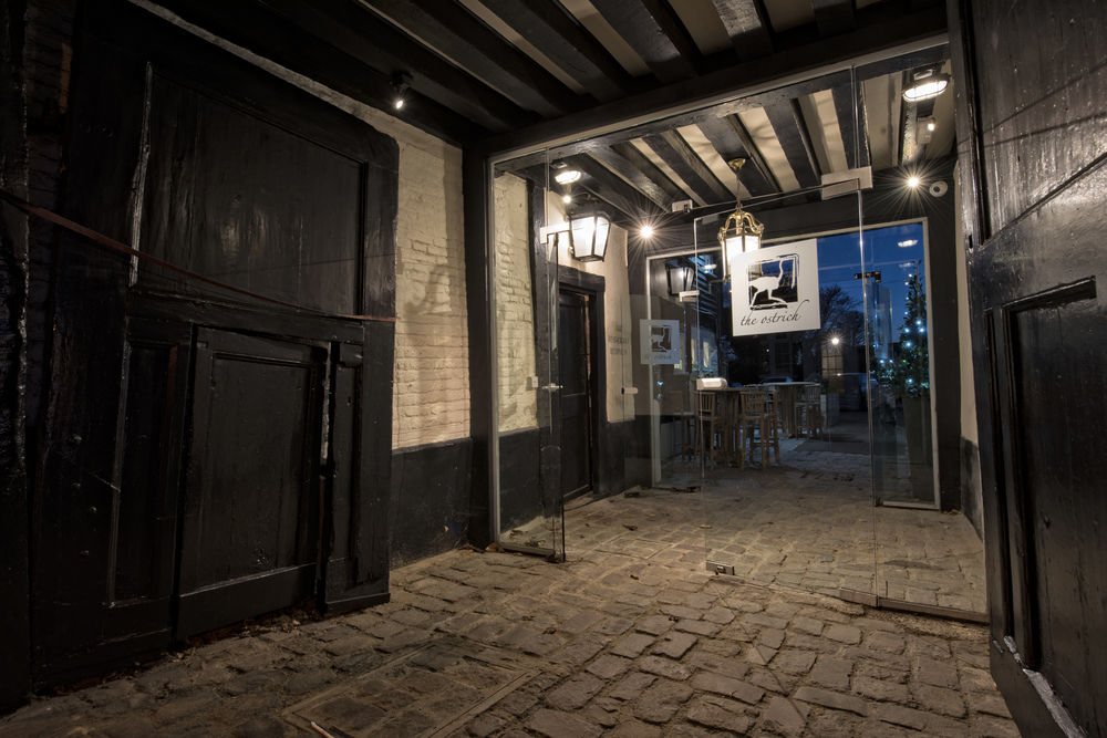 Trans World Travel: History of The Ostrich Inn, Colnbrook