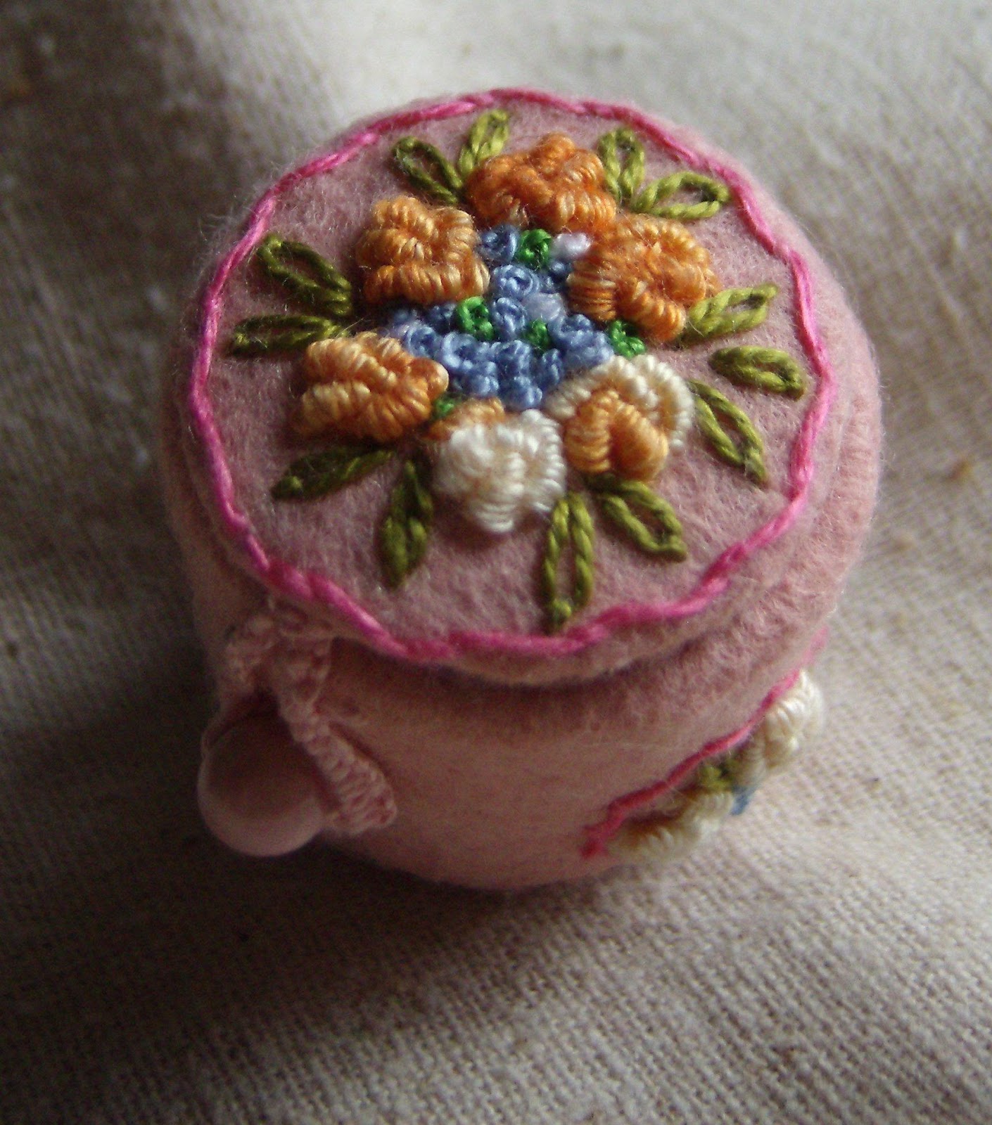 Shawkl Designs: More Thimble Cases