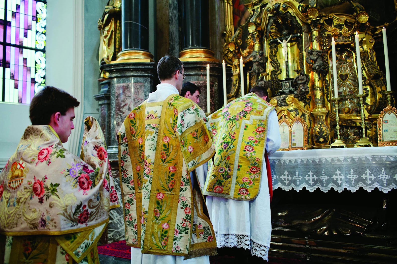 RORATE CÆLI: Keeping Secrets at Mass