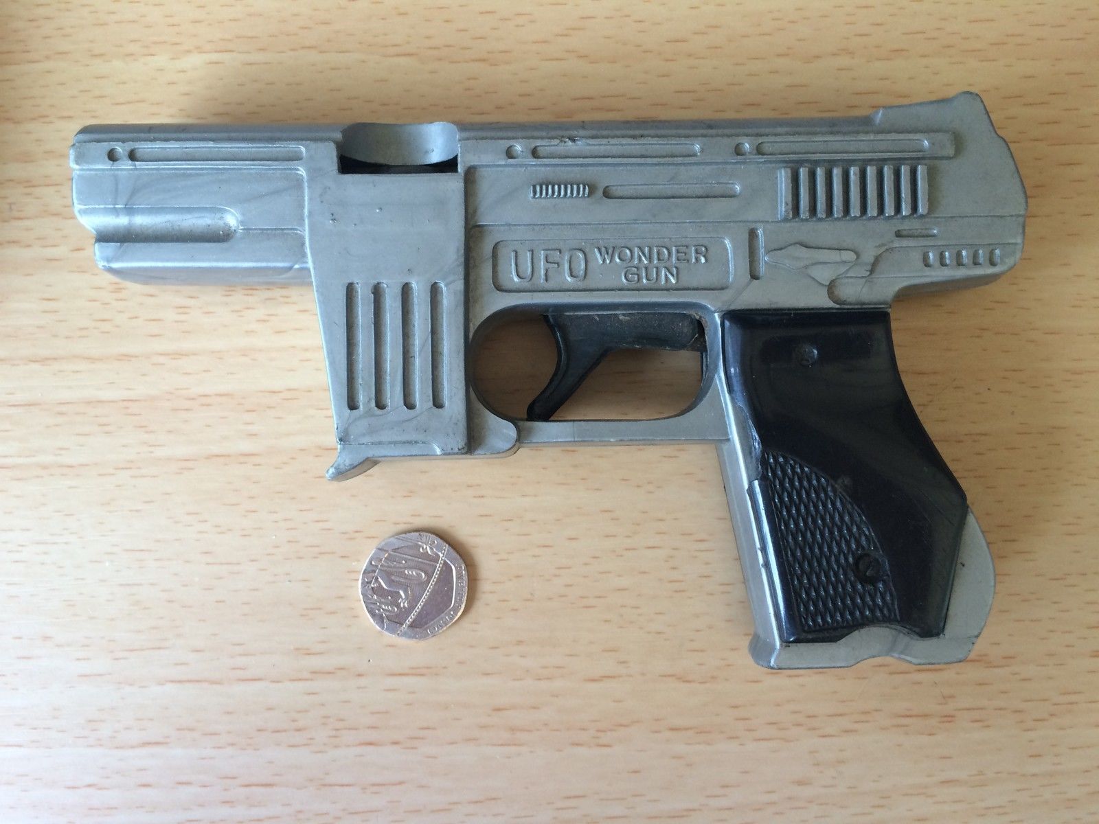 MOONBASE CENTRAL: THE UFO WONDER GUN AND THE SHADO UFO ECHO GUN