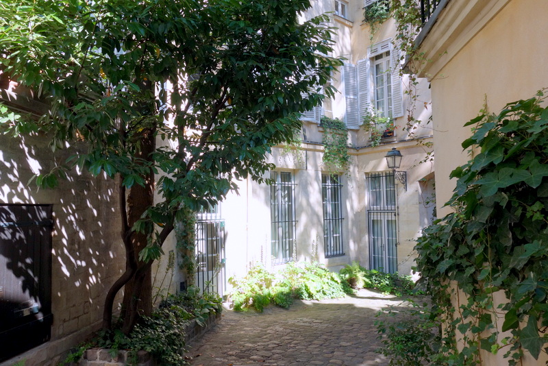 Paris : Cour de Rohan, voyage immobile à travers l'Histoire - VIème ...