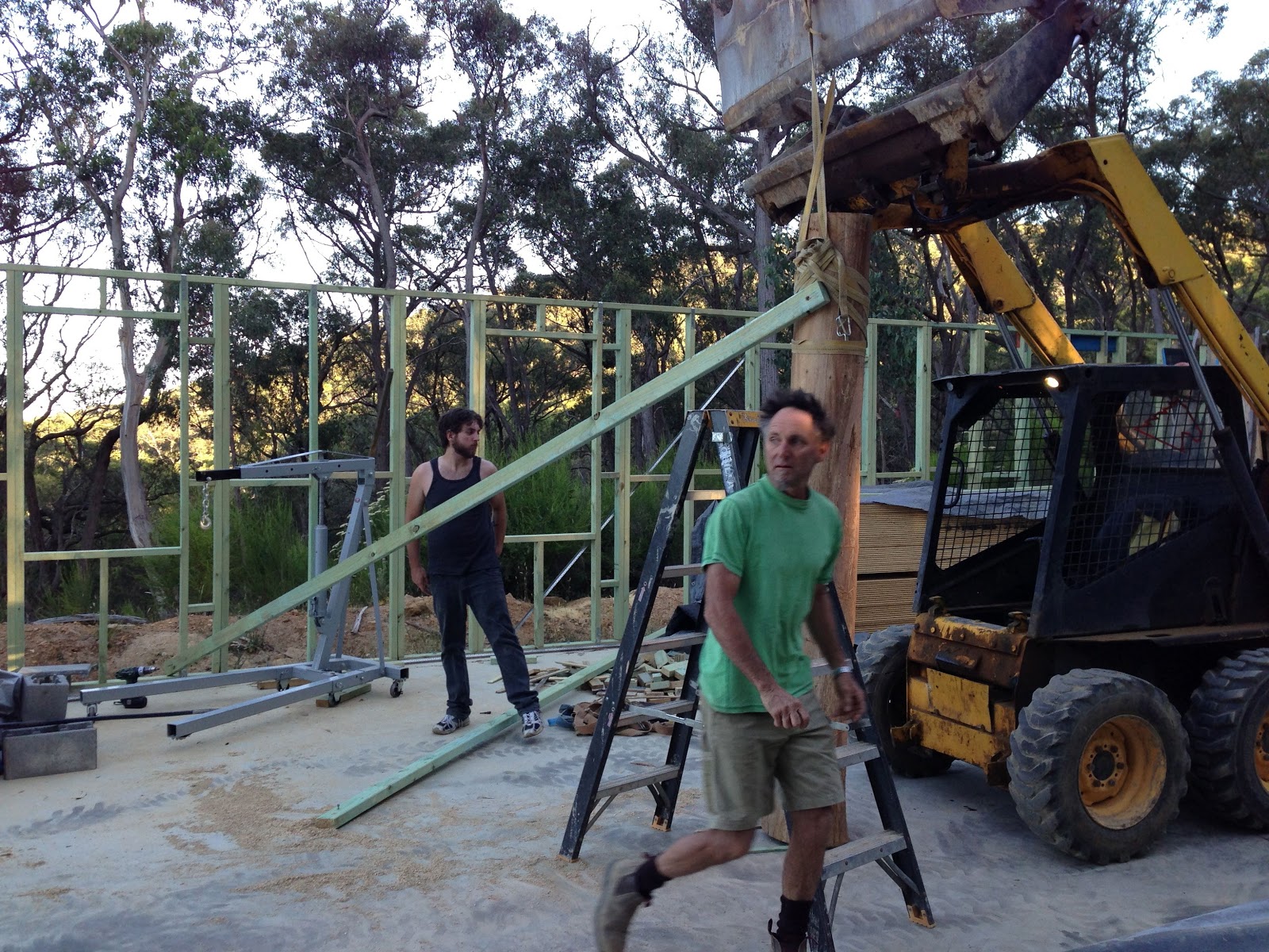 The Taj Garage: Pole raising, day 2