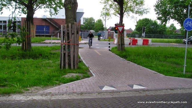 A view from the cycle path: A temporary signalled crossing for cyclists ...