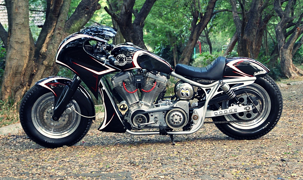 STUDIO MOTOR CUSTOM BIKE: OUT OF THE BOX - HARLEY DAVIDSON DYNA FXR '99