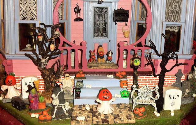 DEBBIE-DABBLE BLOG: Victorian Haunted Doll House, 2018