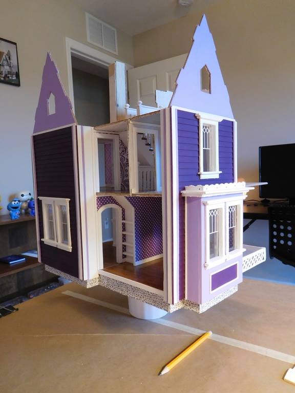 More Minis Dollhouses: The Fairfield Dollhouse Revisited Week 22