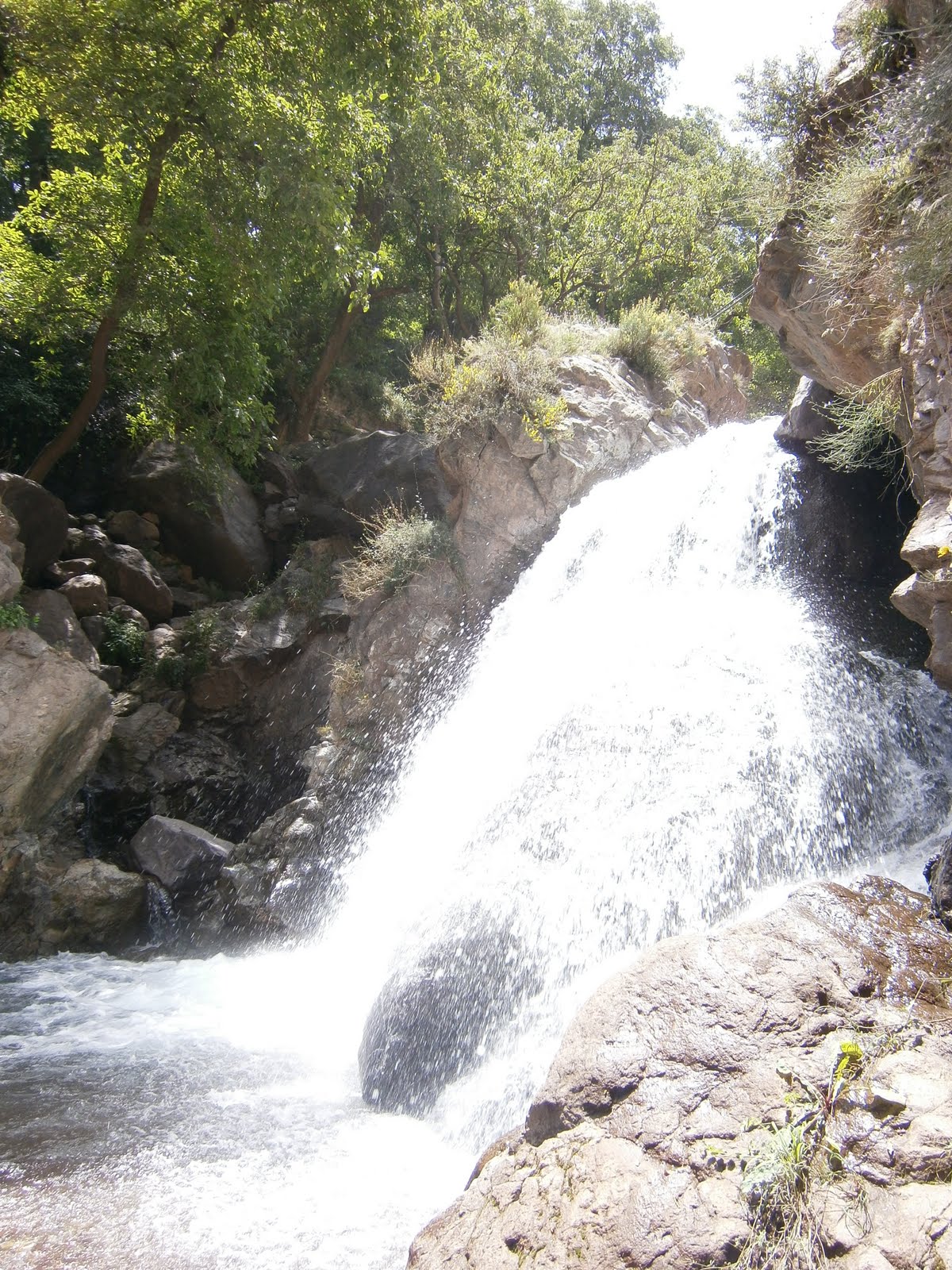 Paysages et Coins à visiter au Maroc: Photo d'une cascade d'eau à Imlil