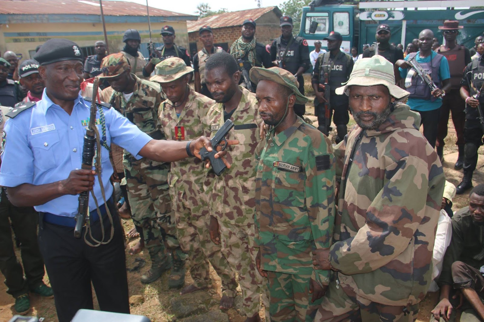 6 Fake Soldiers, Kidnappers and Armed Robbers Caught and Paraded by the ...