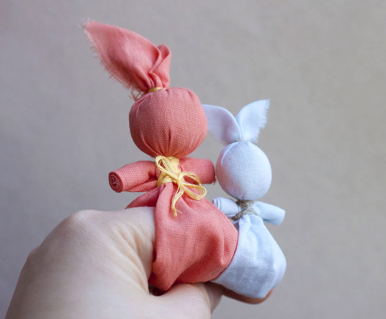Great DIY Folk Finger Bunny Toy ~ DIY Tutorial Ideas!