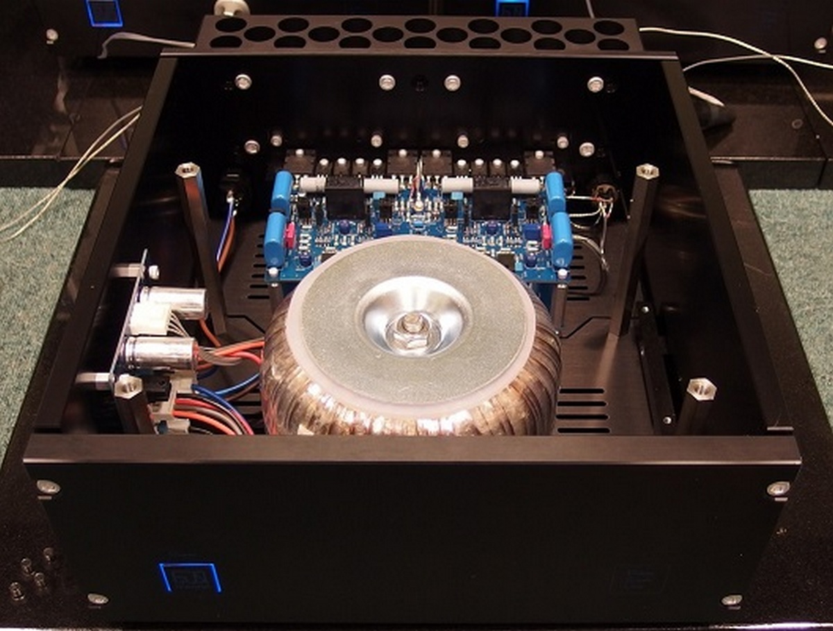 Wizard High-End Audio Blog: Fundamental MA10 Amplifier