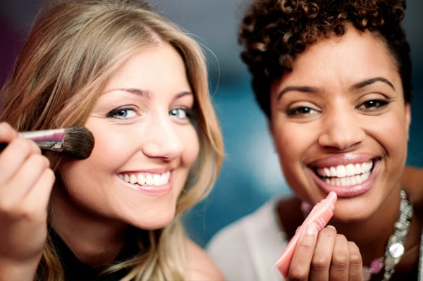 Make Up According To Your Hair Color