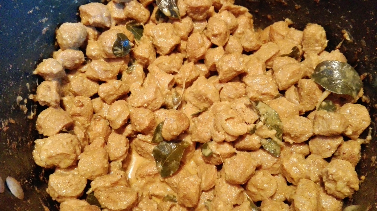Vinita's Family Blog: TVP - Soya chunks - Sri Lankan Curry