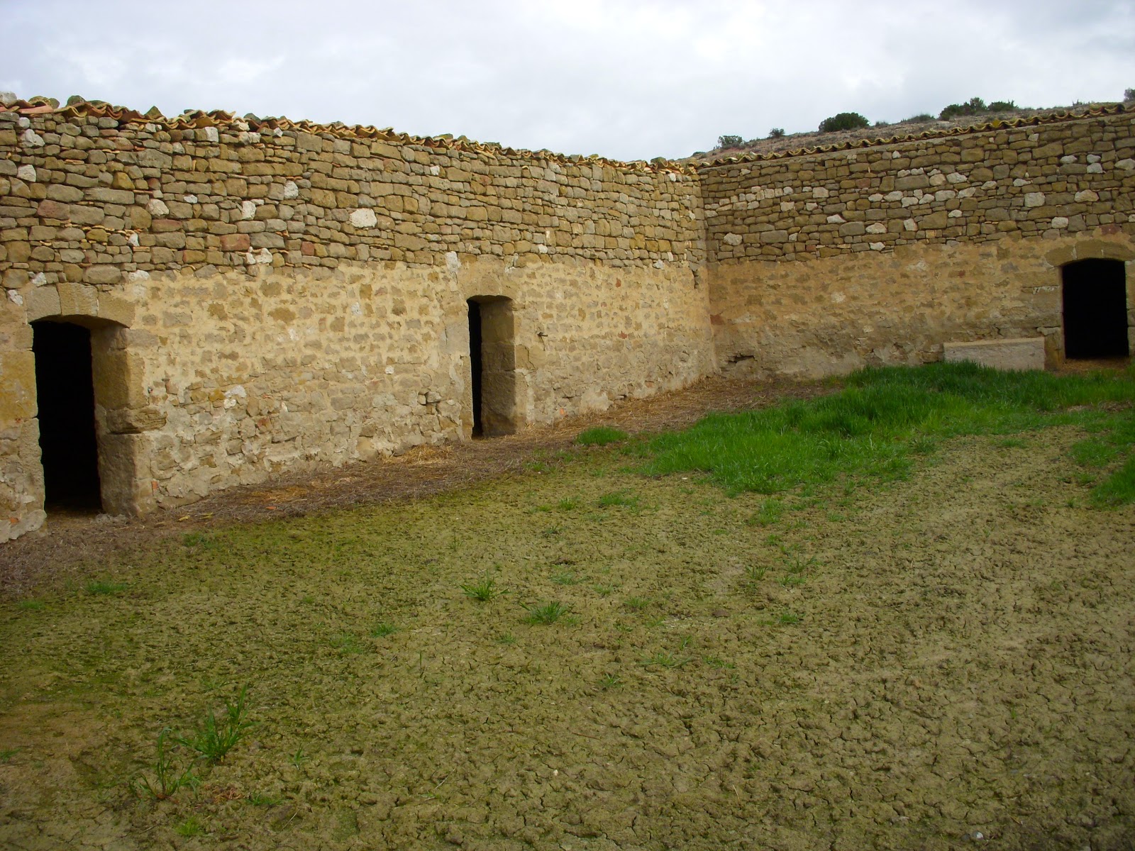 Paseos de Ikandu.: Desolado de Rada (431 metros) , Laguna de Rada y ...