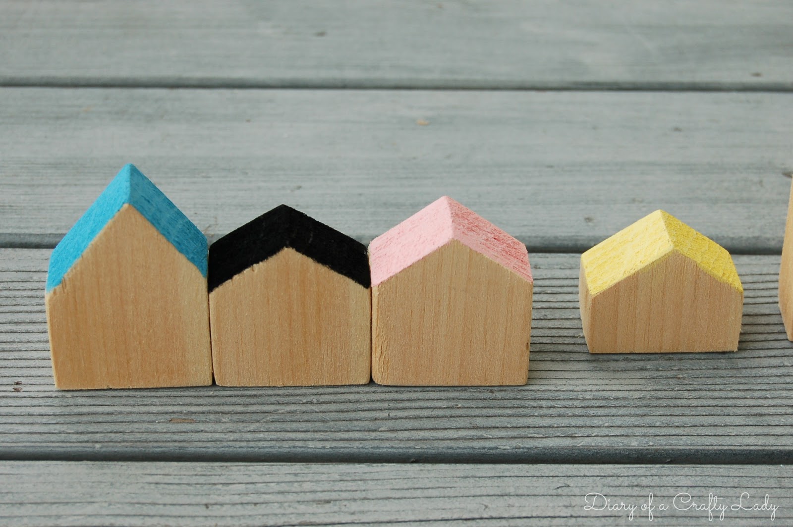 Diary of a Crafty Lady: Little Wooden Houses