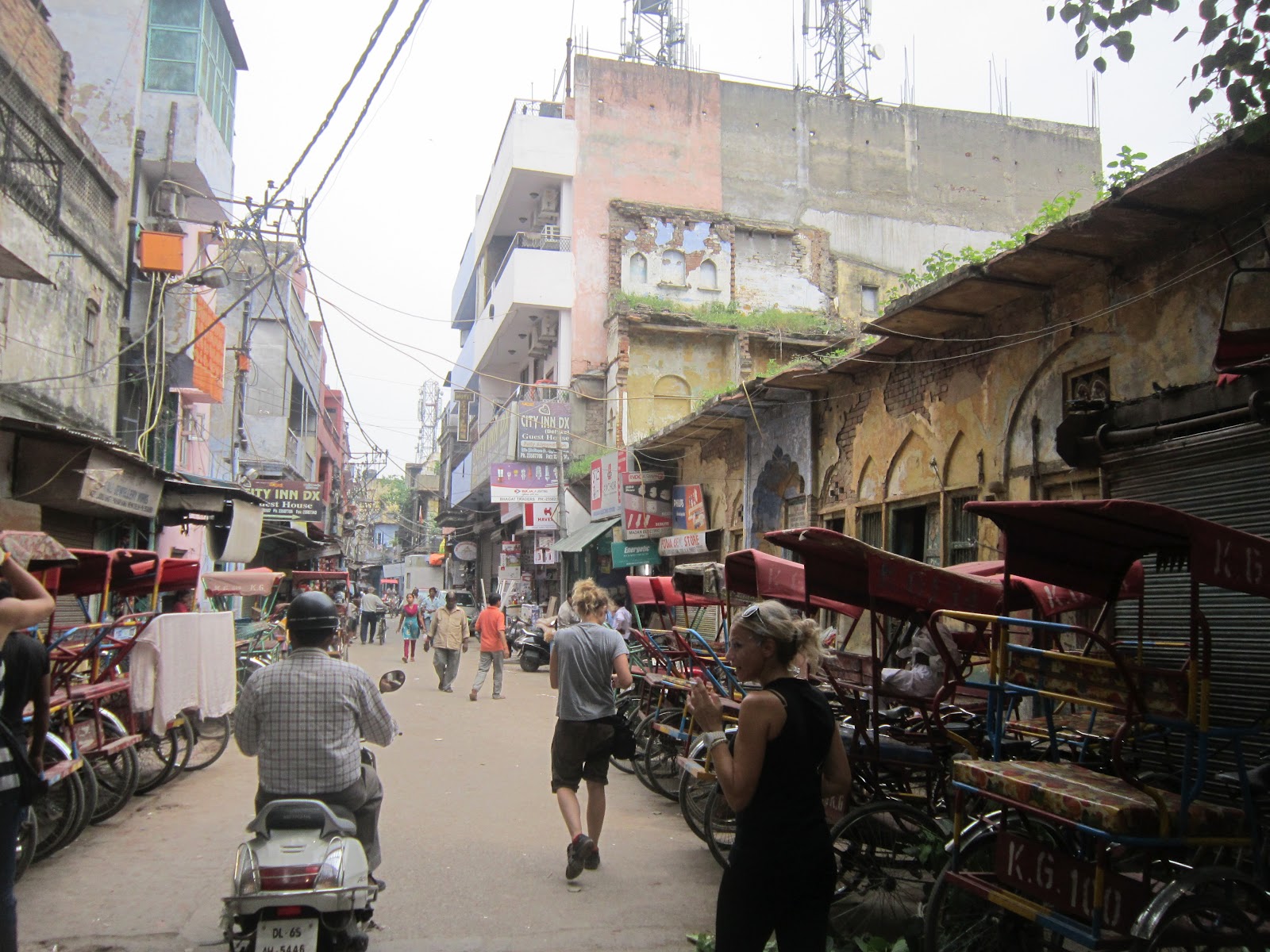 Pahar Ganj : New Delhi 110055: chuna mandi paharganj from panchkuian road