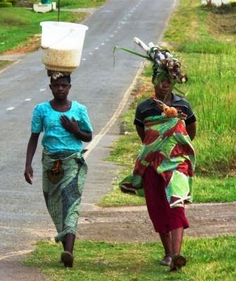 George and Lynda in Africa: Fascinated by the Women Carrying Loads on ...