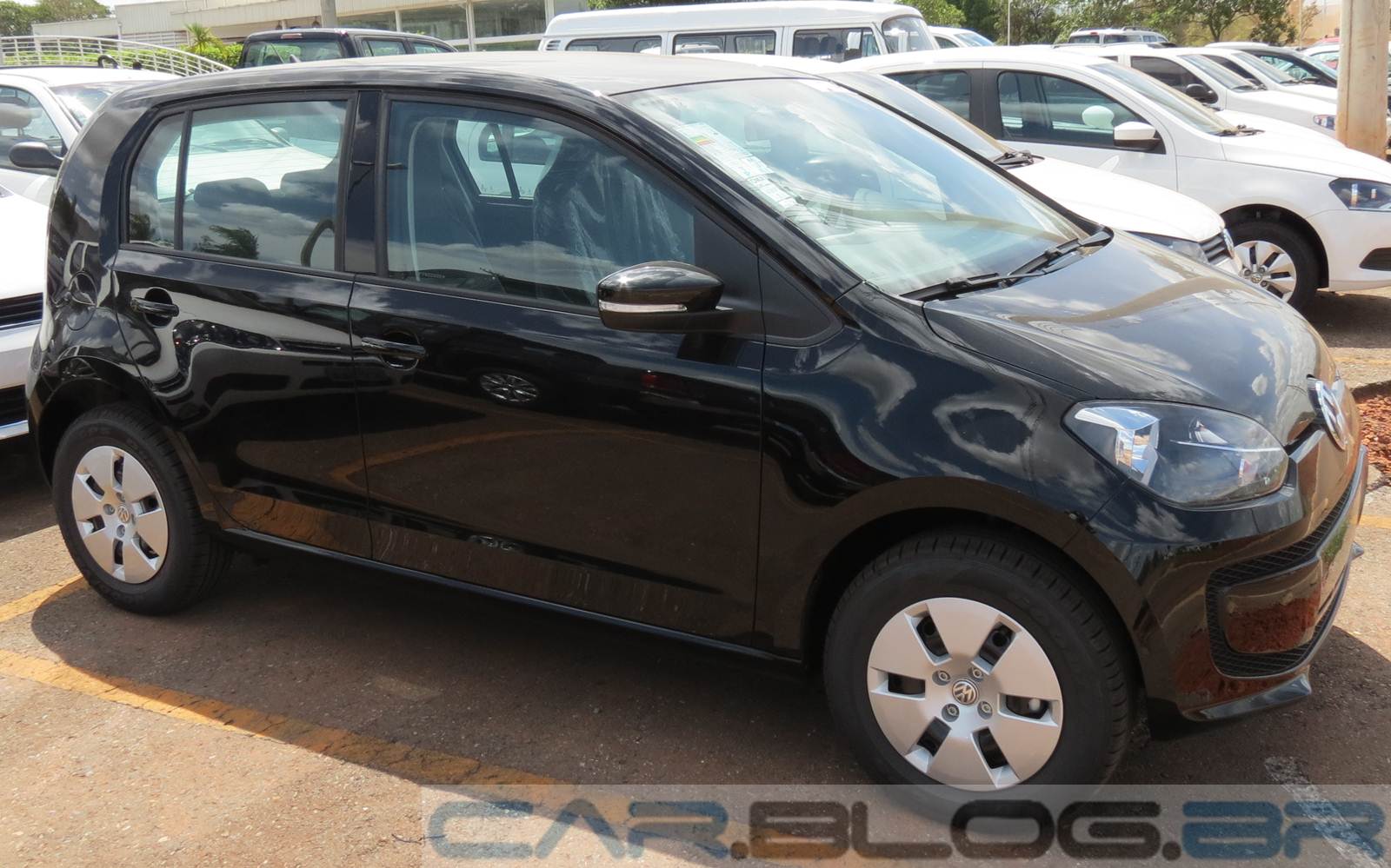 Volkswagen up! Move-up! - vídeo, itens e especificações