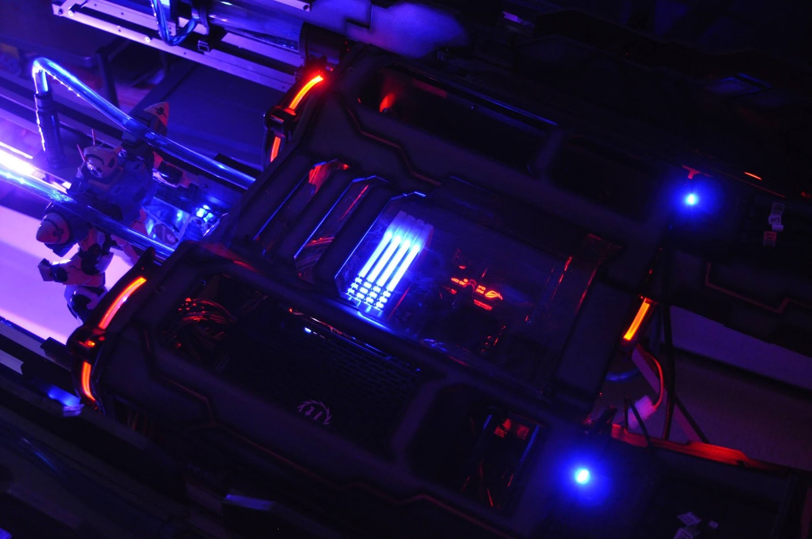 This Stunning 00 Gundam Inspired PC Should be Mass Produced!