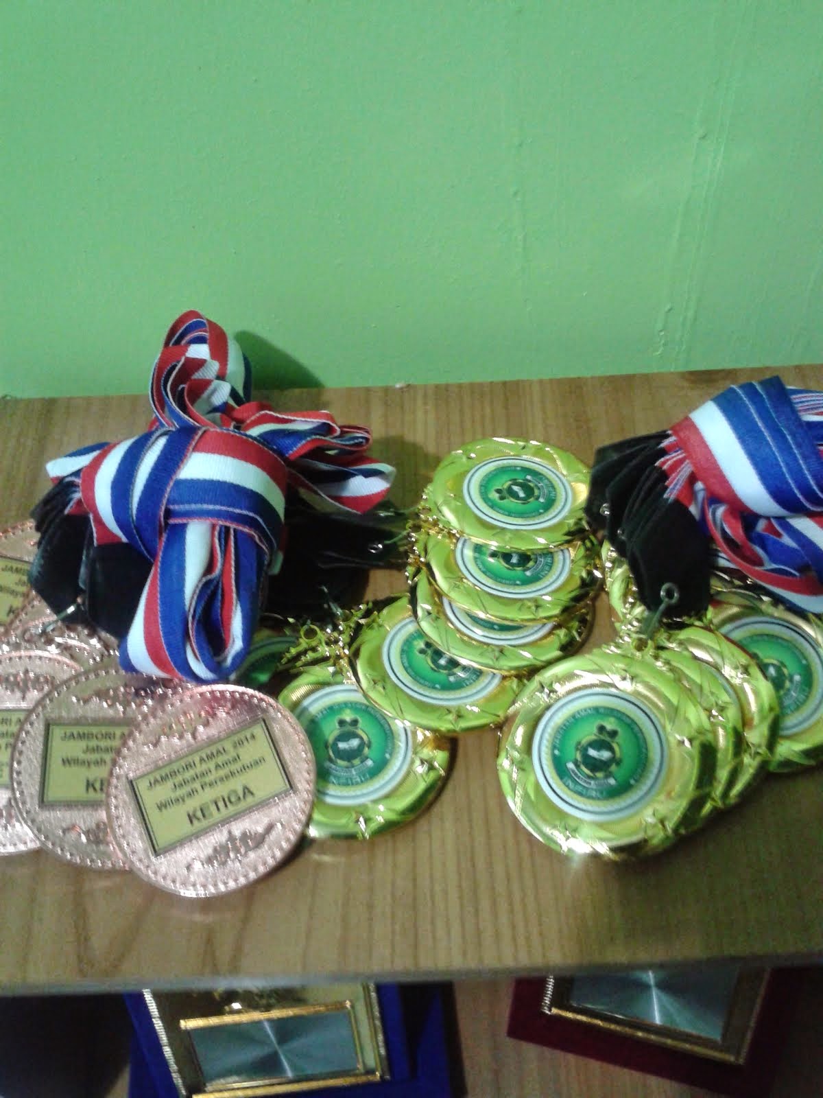 MEDAL & TROFI UNTUK SEMUA.: PIALA PUSINGAN KACA